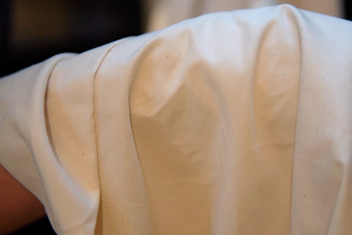 How to Know What Type of Fabric to Use for Costumes