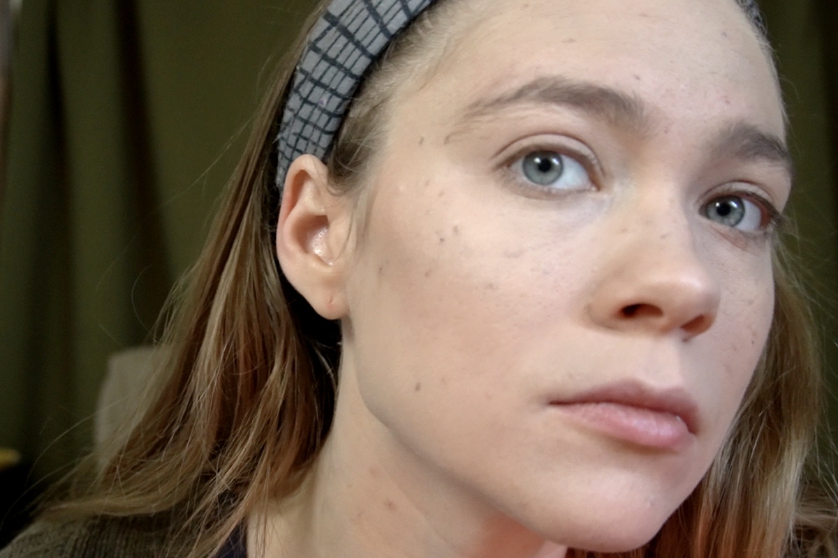 Tutorial: How to Create Fake Freckles With Eyeliner Pencils