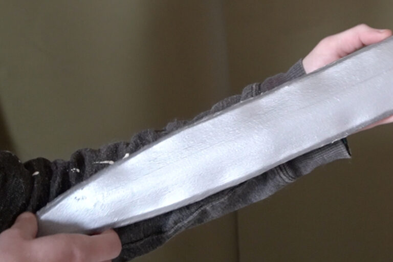Tutorial: Cosplay Swords for Beginners