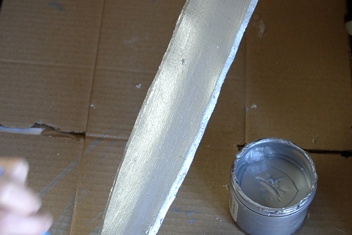 Tutorial: Cosplay Swords for Beginners