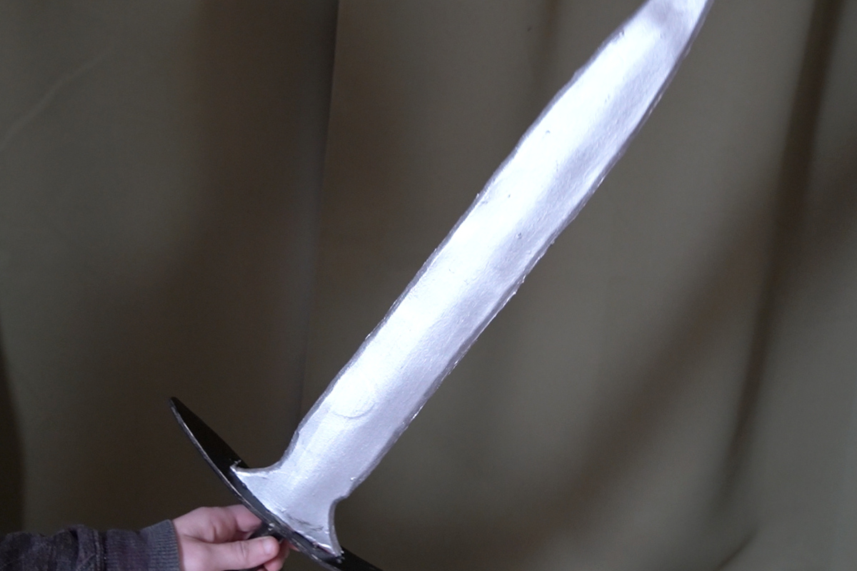 Tutorial: Cosplay Swords for Beginners